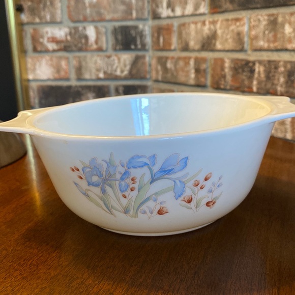Pyrex | Kitchen | Vintage Pyrex England Casserole Dish Blue Iris ...